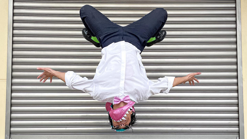 【となりのZ世代】会社員コメディアン・ぴーこっくさん | TABI LABO