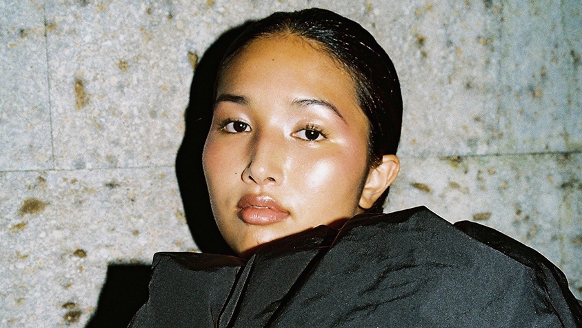 【となりのZ世代】世界で活躍するプラスサイズモデル・Dulmiさん | TABI LABO