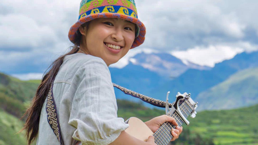 【となりのZ世代】世界を旅するシンガーYUINOさん No.135 | TABI LABO