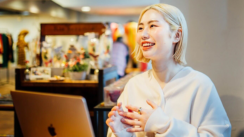 【となりのZ世代】SNSマーケター、岡田美波さん No.147 | TABI LABO