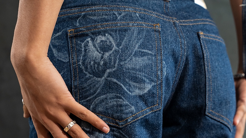 回転ヤスリでデニムに絵を描く若手アーティストEmily Starobrat（エミリー・ストロブラット） | TABI LABO