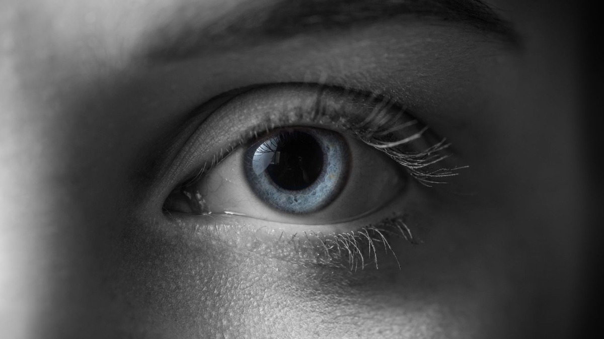 TikTokで話題の「Gen Z stare」とは何か。Z世代の無表情な視線の意味をめぐるミレニアル世代との解釈の違い | TABI LABO